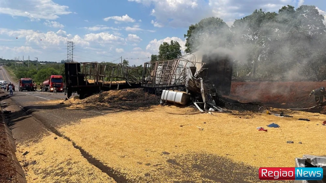 Colisão entre três veículos deixa duas pessoas mortas e três feridas - Policial - Região News